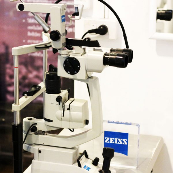 Slit Lamp Biomicroscopy Examination - The Vision Optic